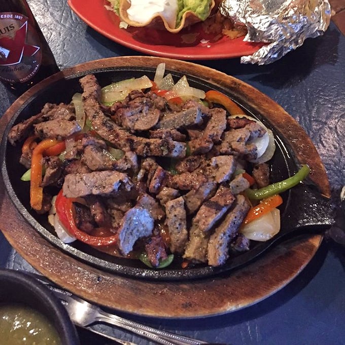 Sizzling fajitas announce their arrival with theatrical flair – a sensory overture of sound, smell, and steam that turns every head in the dining room.