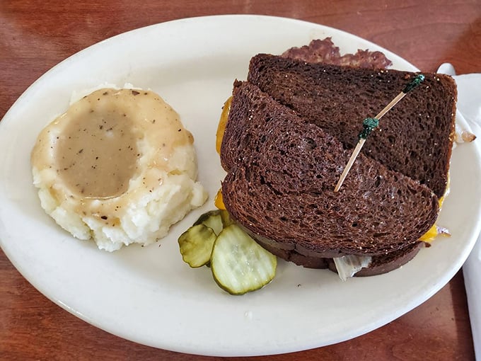 The patty melt and mashed potatoes combo: proof that sometimes the simplest pleasures are worth crossing state lines for.