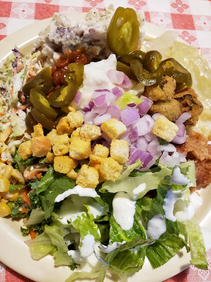 A salad plate that proves Southerners know their vegetables—especially when adorned with jalapeños, croutons, and enough toppings to make a dietitian wince.