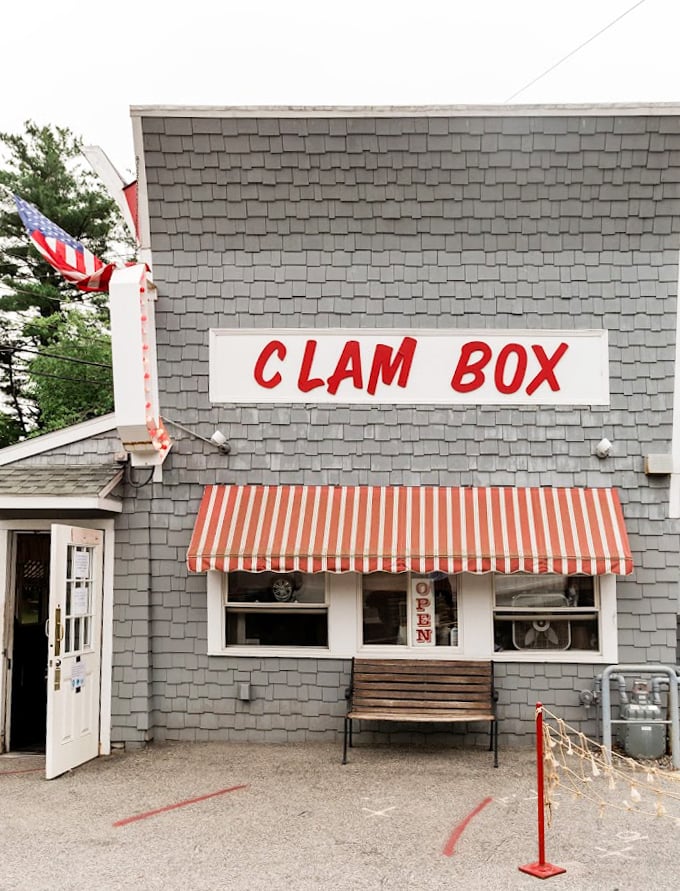 The Clam Box's distinctive architecture is truth in advertising at its finest. When your building is shaped like your signature dish, you mean business!