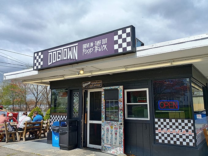 That checkered pattern screams "fun times ahead" louder than any fancy restaurant sign ever could.