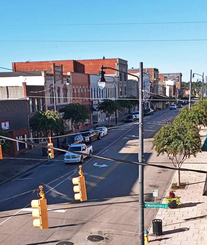 Henderson's downtown streets offer a bird's-eye view of small-town life at its finest.