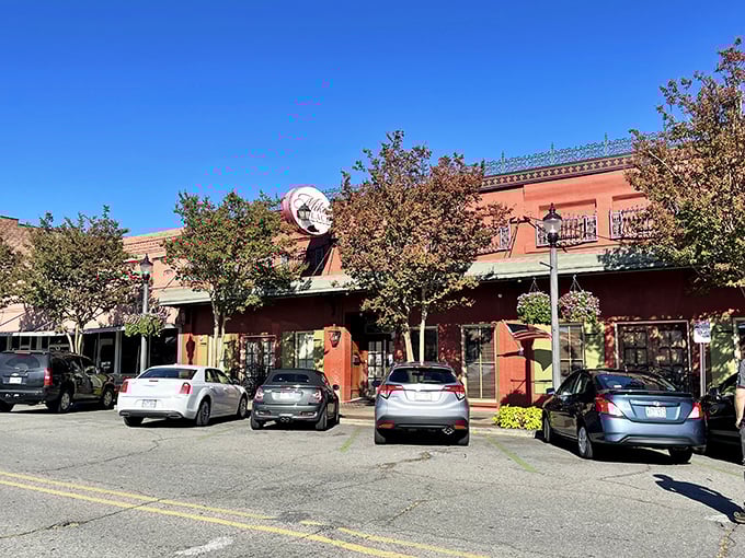 Downtown elegance wrapped in historic brick – where seafood gets the respect it deserves.