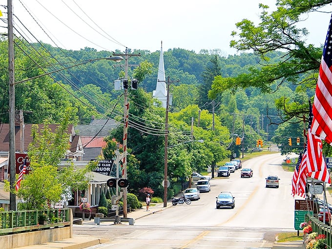 Peninsula's main street offers a gateway to both shopping adventures and natural wonders. The best of both worlds in one tiny package!