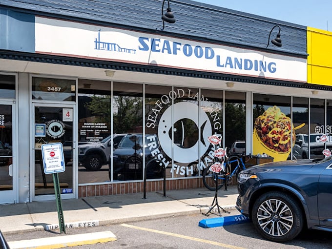 Sometimes the best seafood spots look exactly like this – unassuming storefronts hiding oceanic treasures inside.