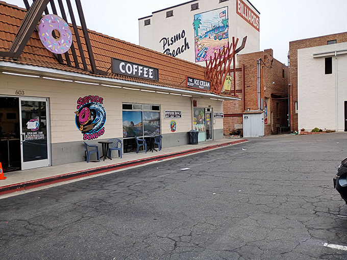 Surfside brings beach vibes to the donut world. Ocean views and sugar highs – a perfect California pairing.