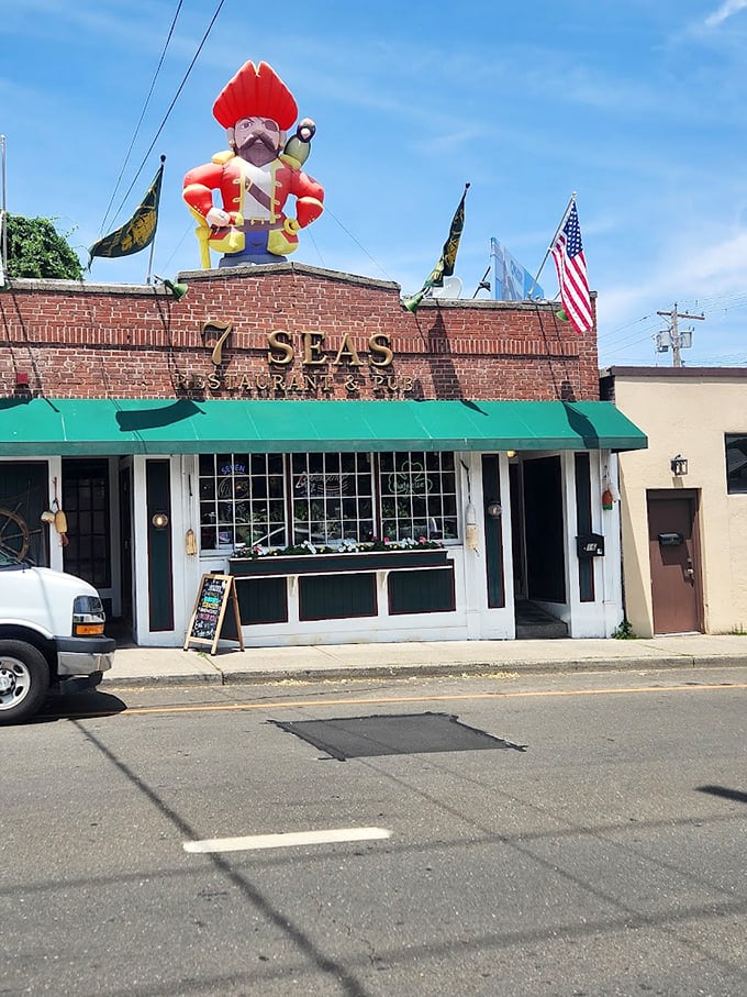 7 Seas' nautical charm and brick facade house lobster rolls that would make Neptune himself jealous.