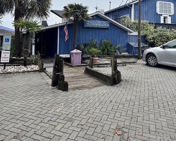 Palm trees, American flags, and that unmistakable blue building – Dockside is coastal dining exactly as it should be.