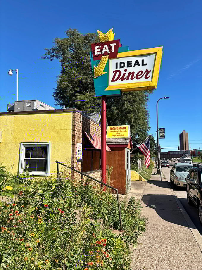 That American flag and "HOMEMADE" sign aren't just decoration—they're promises about the kind of honest cooking waiting inside.