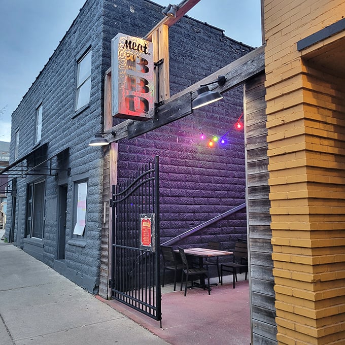 Urban barbecue gets a colorful makeover with string lights and downtown Lansing street appeal.
