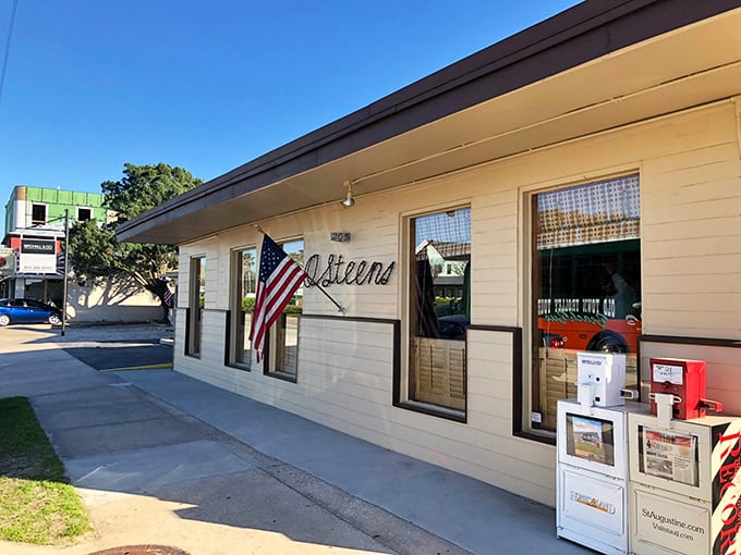 O'Steen's cream-colored simplicity and American flag say "we've been here forever"—because when you perfect fried shrimp, why change a single thing?
