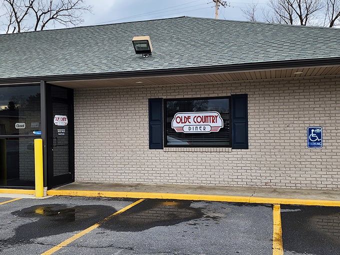 No frills, just good food - Olde Country Diner lets its reputation do the talking while those yellow poles stand guard.