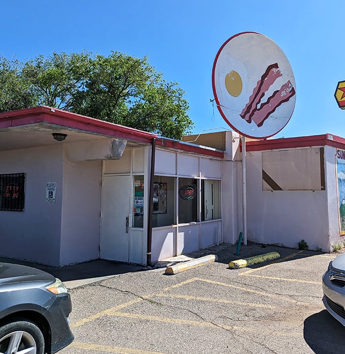 Unassuming exterior, extraordinary breakfast—Sunrise proves the best morning meals often hide in plain sight.