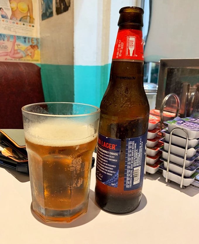 Even the beer arrives looking like it belongs in a Norman Rockwell painting – cold, crisp, and ready to wash down whatever comfort food masterpiece you've ordered.