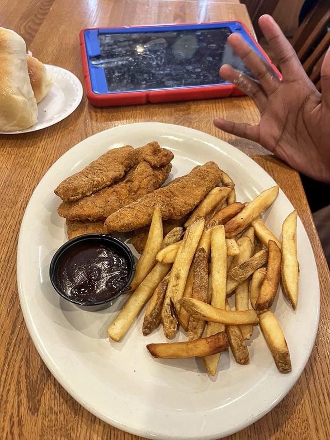 Chicken tenders that actually deserve the name "tender." Crispy outside, juicy inside—the way comfort food should be.
