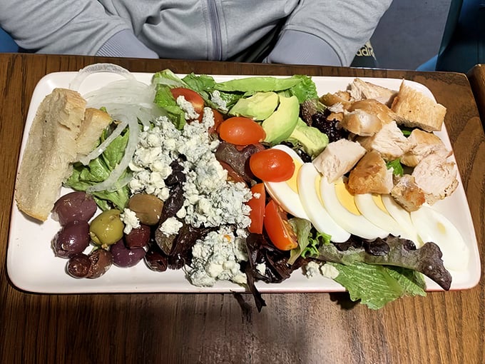 A Cobb salad that actually makes you excited about eating vegetables—the unicorn of lunch options has been spotted in Phoenix.