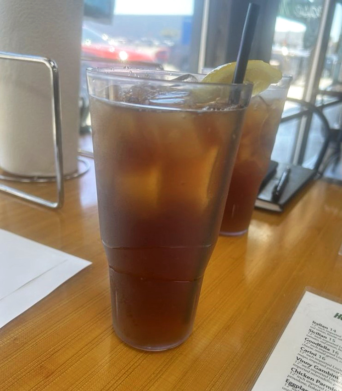 Even the iced tea gets the royal treatment, served in generous portions with a lemon wedge – because hydration matters when pizza this good is involved.