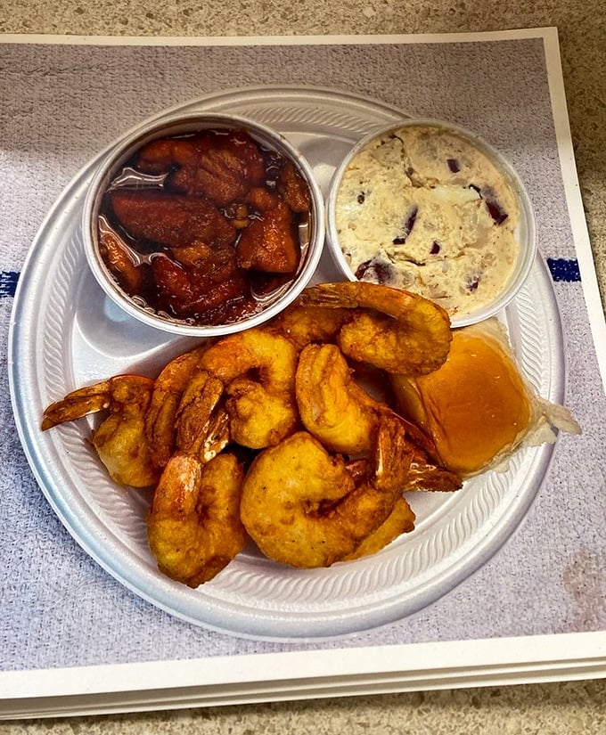 Fried shrimp and crab cake sharing a container like old friends at a reunion—golden, crispy, and ready for their close-up.