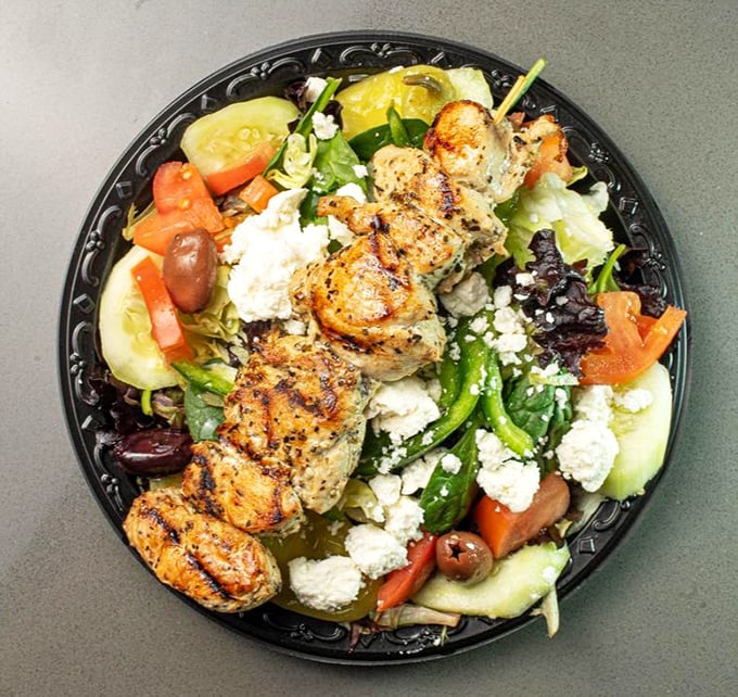 Even the salads here mean business – grilled chicken with enough char to remind you that fire is still the hero in this establishment.