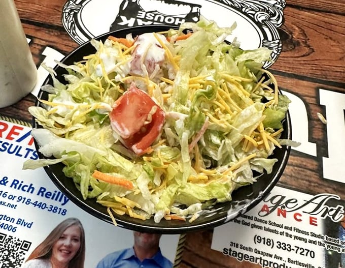 Even the salad at Murphy's knows its role—a crisp, refreshing interlude that doesn't try to steal the spotlight from the main attraction.