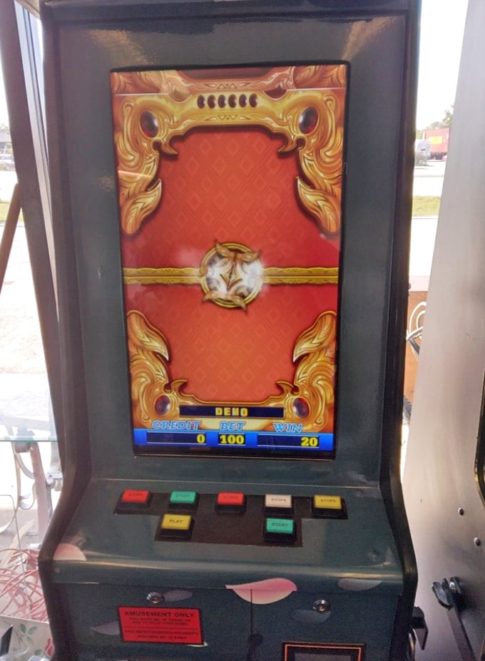 An "amusement only" gaming machine that somehow migrated from a casino floor to become the conversation piece in someone's Florida room.