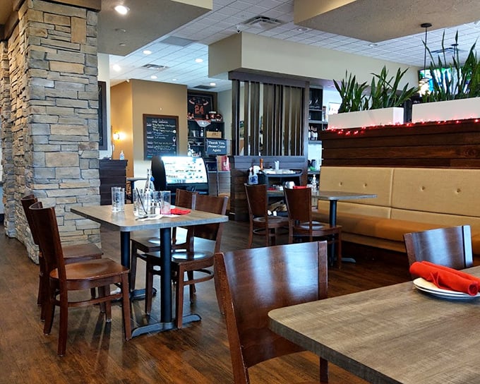 Stone accents and wooden elements create dining spaces that feel both contemporary and timeless – like Frank Sinatra in blue jeans.