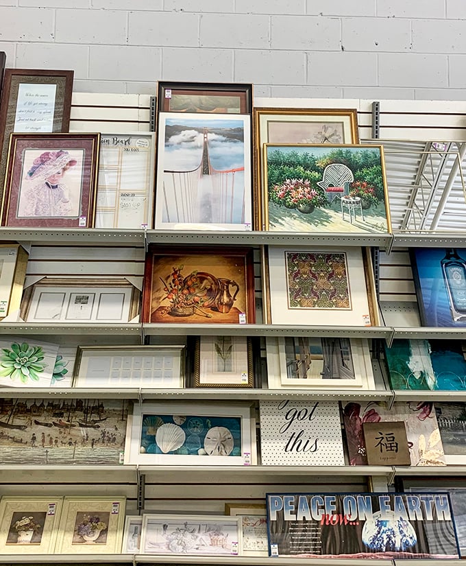Wall art for every taste – from "grandma's garden" to "inspirational quote" to "what exactly am I looking at?"