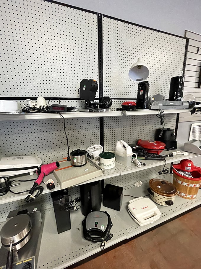 Small appliance heaven! From coffee makers to crock pots, these kitchen gadgets are ready for their second act in your culinary story.