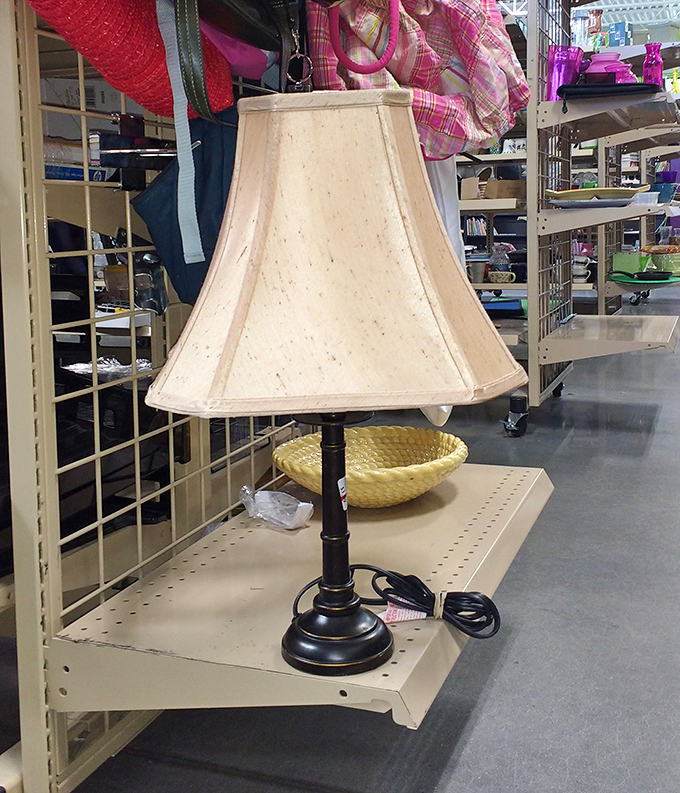 This isn't just a lamp—it's someone's discarded decor decision waiting to illuminate your reading nook for less than a fancy coffee.