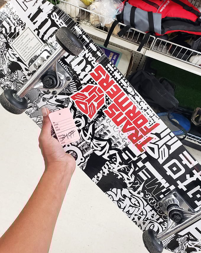 That skateboard has seen more action than a Bruce Willis movie marathon – ready for its sequel.
