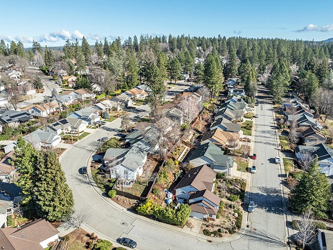Grass Valley's aerial view reveals a perfect blend of town and country living. Close enough for convenience, far enough for peace.