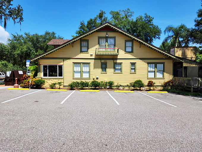 PizzAmoré's yellow cottage looks like where Hansel and Gretel would order takeout.
