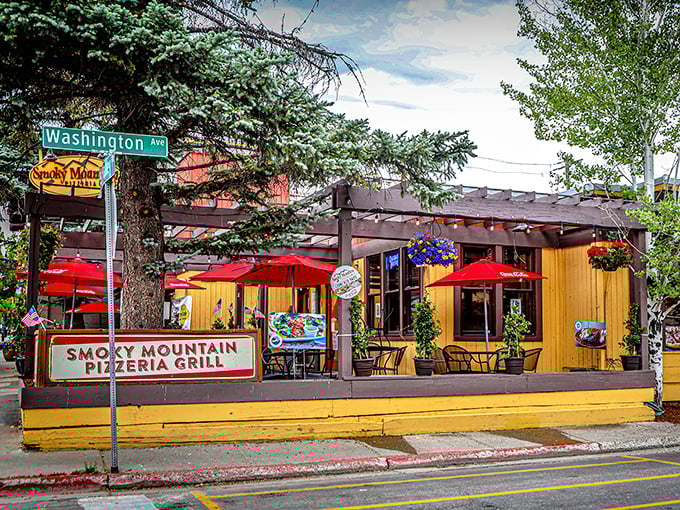 Smoky Mountain's vibrant patio looks like the kind of place where pizza memories are made.