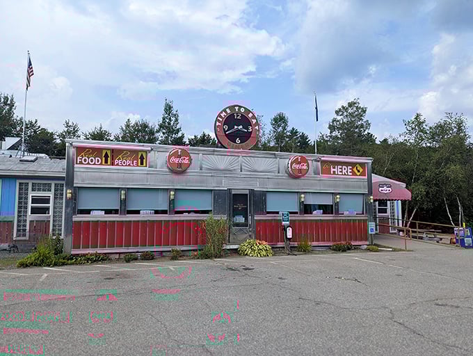 "FOOD PEOPLE" indeed—the 104 Diner understands that good diners are about both the meals and the community they create.