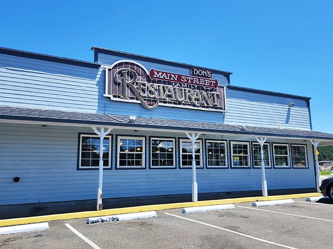 Don's understands that sometimes the best restaurants look exactly like they've always belonged in town.