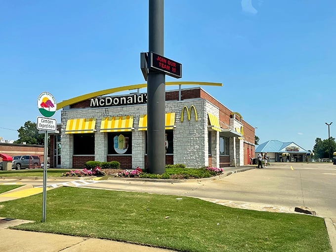 Even in Hope, Arkansas, golden arches meet Southern charm, proving that familiar favorites can still feel right at home on Main Street.