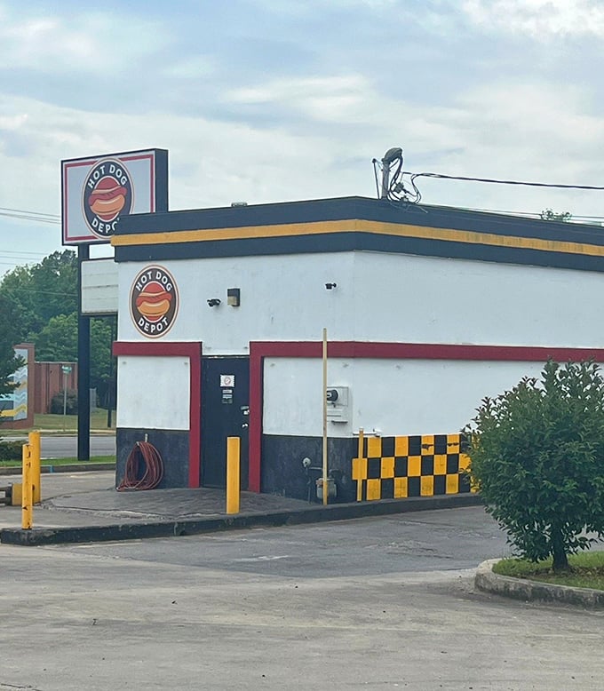 This tiny hot dog haven proves the old real estate adage wrong – sometimes the three most important things are flavor, flavor, flavor!