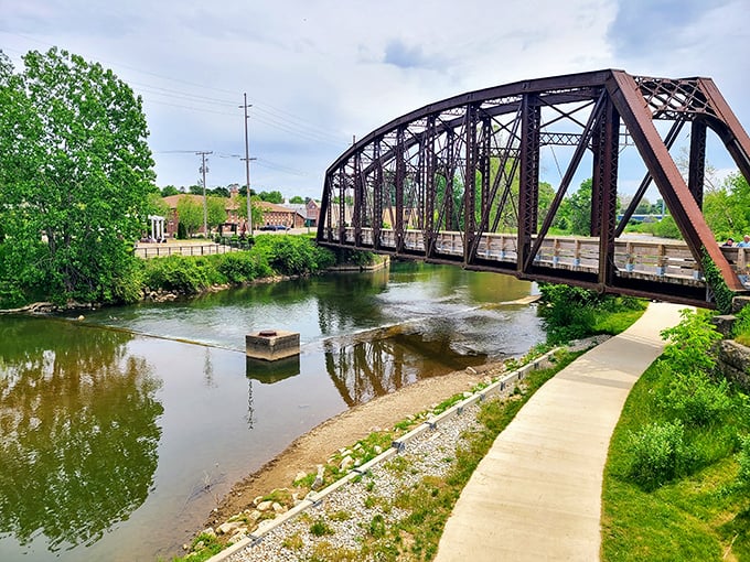 The historic bridge in Mount Vernon offers a scenic walk and a quiet moment by the river’s gentle flow.