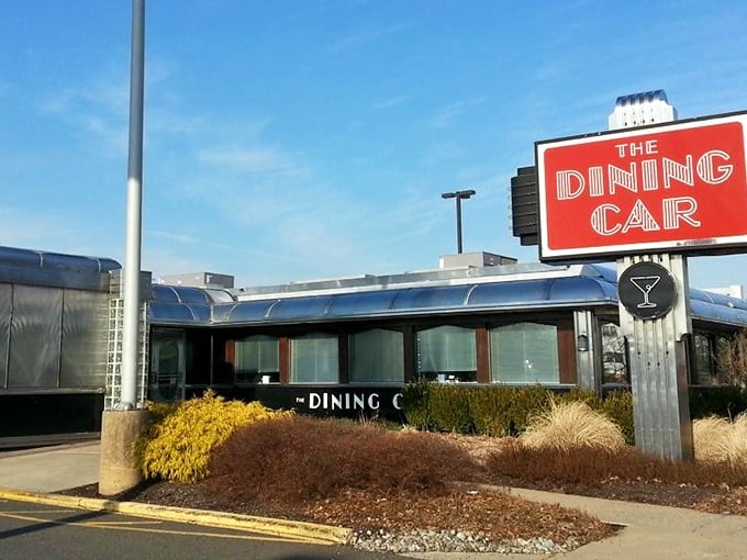 Philadelphia's chrome-and-glass beauty stands ready to serve comfort food with a side of architectural eye candy.