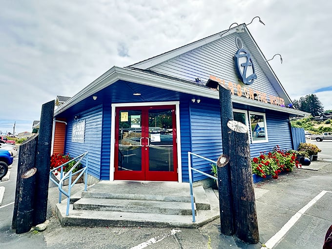Nautical charm meets pizza perfection – because sometimes the best meals come with a side of seagulls.
