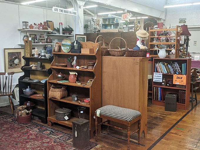 Every booth tells a story, and this one speaks of hearty meals, vintage cookware, and furniture that witnessed family gatherings.