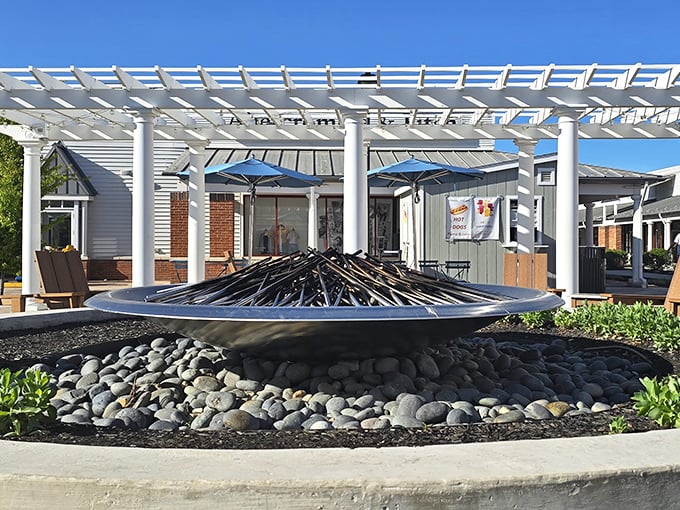 At Leesburg Premium Outlets, modern design meets open-air comfort — a sleek plaza centerpiece offering shoppers a stylish spot to pause between finds.