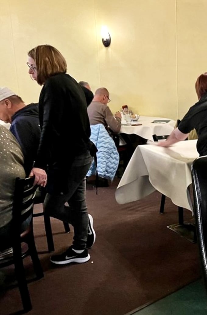 The dining room hums with the energy of people who know they've found something special—a shared secret among Pennsylvania food lovers.