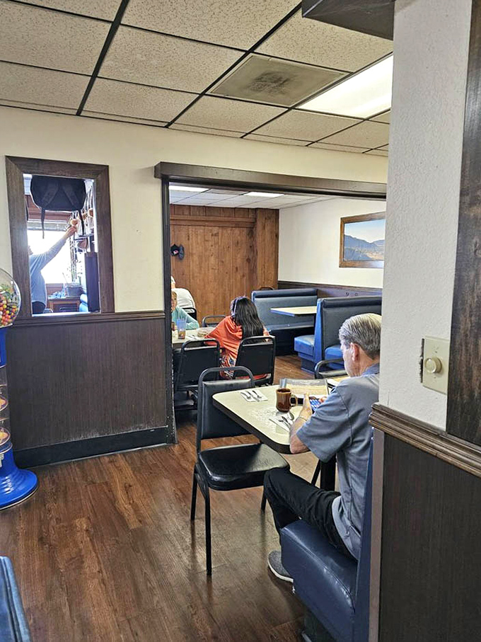 The dining area feels like your favorite relative's kitchen – if that relative happened to feed dozens of hungry people every morning without breaking a sweat.
