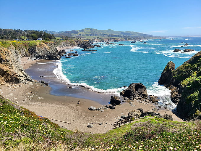 Duncan's Landing offers drama worthy of HBO—rugged cliffs, churning waters, and the kind of views that make smartphones feel utterly inadequate.