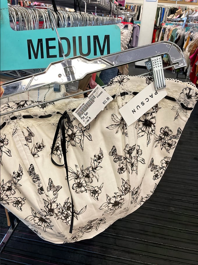 This delicate floral Pacsun piece proves that "secondhand" and "absolutely adorable" belong in the same fashion sentence.