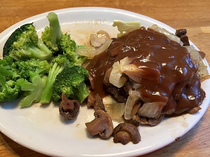 The Chopper steak swimming in rich gravy with mushrooms and onions—comfort food that hugs you from the inside out.