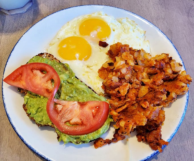 Avocado toast gets the Santa Fe treatment with perfectly sunny eggs and those famous pantry fries. Millennials and boomers can finally agree on something!