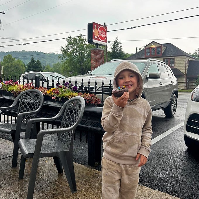 The sign outside promises pie but delivers memories. In the background, the Laurel Highlands provide the perfect setting for a food pilgrimage.