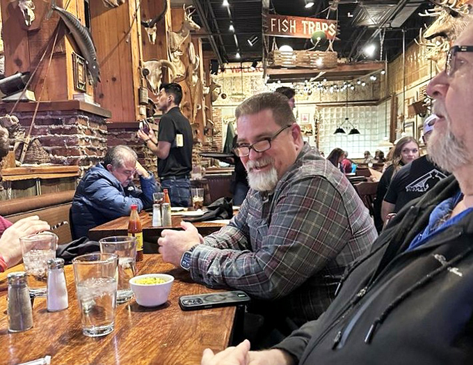 Even the diners seem to be part of the rustic decor. That "FISH TRAPS" sign above isn't just decoration—it's truth in advertising.